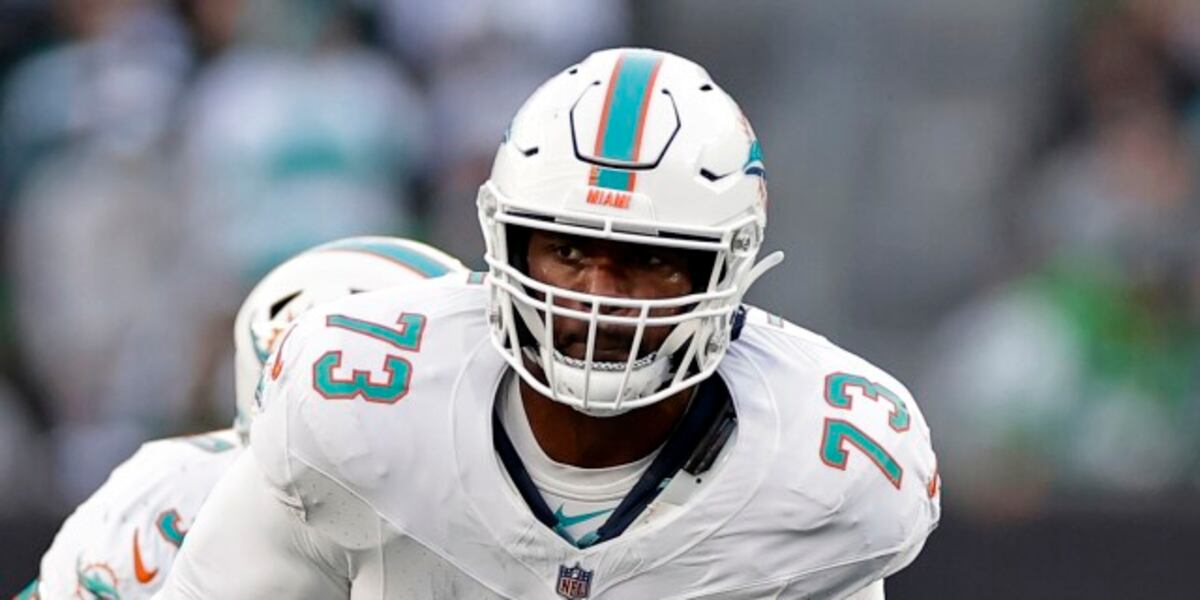 Dolphins extend offensive lineman Austin Jackson through 2026 Dolphins extend offensive lineman Austin Jackson through 2026